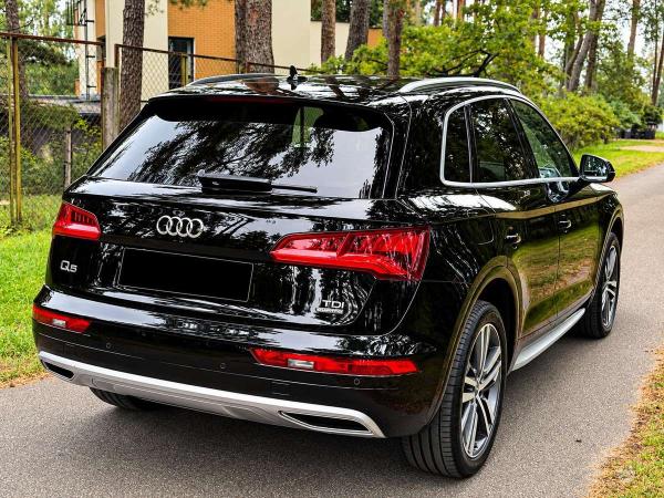 Black Audi Q5 2017 in Vilnius, with an engine capacity of 2.00 L and mileage of 241 thousand km for 18900 €, photo 9 on AUTOMOTO.COM.LV