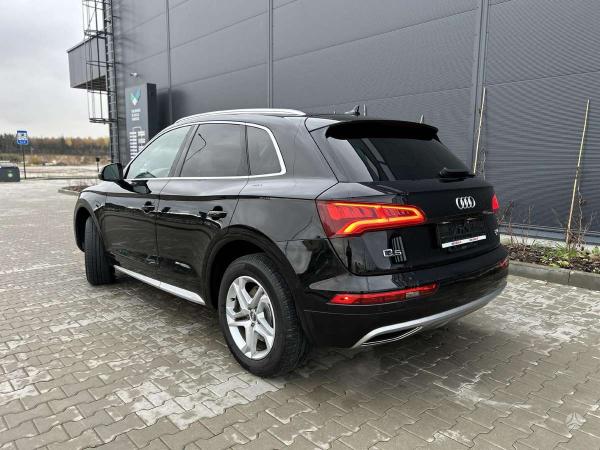 Black Audi Q5 2018 in Vilnius, with an engine capacity of 1.98 L and mileage of 238 thousand km for 16999 €, photo 3 on AUTOMOTO.COM.LV