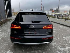 Black Audi Q5 2018 in Vilnius, with an engine capacity of 1.98 L and mileage of 238 thousand km for 16999 €, photo 4 on AUTOMOTO.COM.LV
