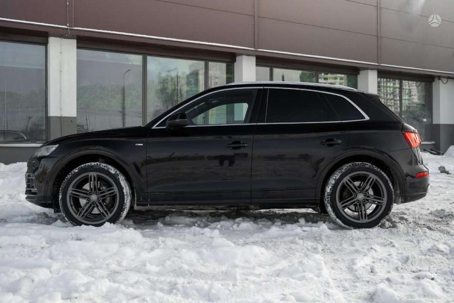 Black Audi Q5 2018 in Vilnius, with an engine capacity of 2.97 L and mileage of 200 thousand km for 24999 €, photo 2 on AUTOMOTO.COM.LV