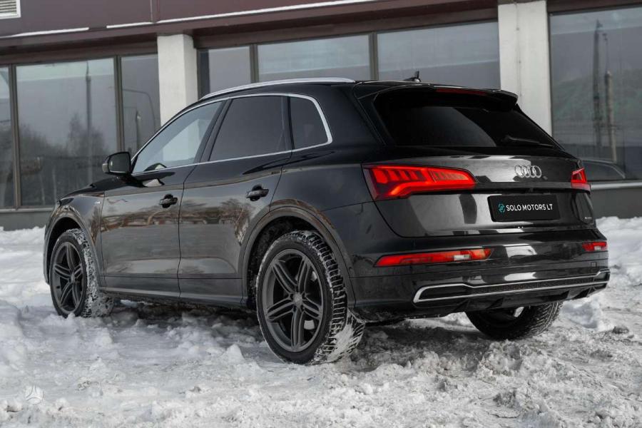 Black Audi Q5 2018 in Vilnius, with an engine capacity of 2.97 L and mileage of 200 thousand km for 24999 €, photo 3 on AUTOMOTO.COM.LV