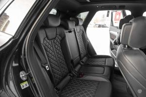 Black Audi Q5 2018 in Vilnius, with an engine capacity of 2.97 L and mileage of 200 thousand km for 24999 €, photo 16 on AUTOMOTO.COM.LV