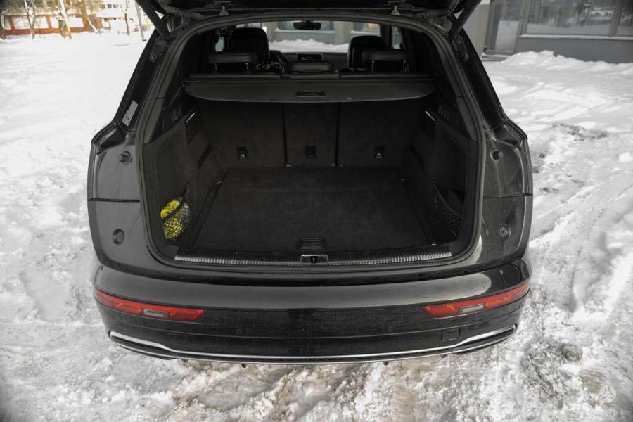 Black Audi Q5 2018 in Vilnius, with an engine capacity of 2.97 L and mileage of 200 thousand km for 24999 €, photo 21 on AUTOMOTO.COM.LV