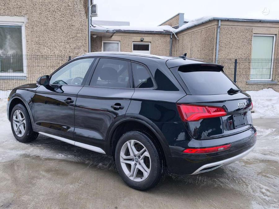 Black Audi Q5 2018 in Klaipeda, with an engine capacity of 2.00 L and mileage of 144 thousand km for 15200 €, photo 5 on AUTOMOTO.COM.LV