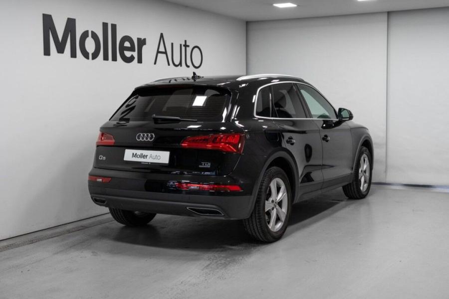 Black Audi Q5 2018 in Vilnius, with an engine capacity of 2.00 L and mileage of 191 thousand km for 21450 €, photo 7 on AUTOMOTO.COM.LV