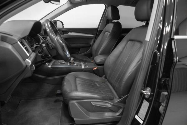 Black Audi Q5 2018 in Vilnius, with an engine capacity of 2.00 L and mileage of 191 thousand km for 21450 €, photo 7 on AUTOMOTO.COM.LV