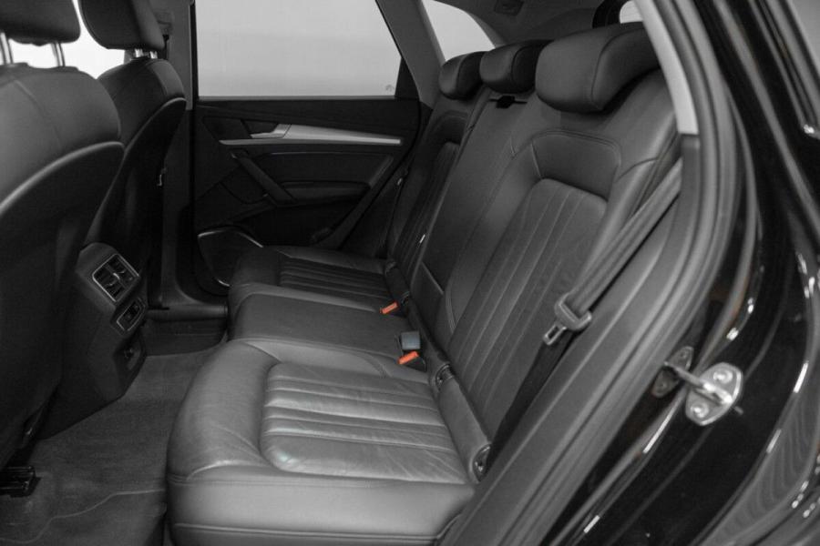 Black Audi Q5 2018 in Vilnius, with an engine capacity of 2.00 L and mileage of 191 thousand km for 21450 €, photo 9 on AUTOMOTO.COM.LV