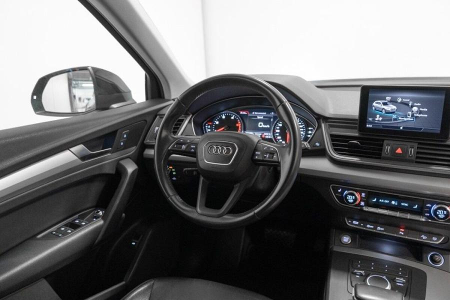 Black Audi Q5 2018 in Vilnius, with an engine capacity of 2.00 L and mileage of 191 thousand km for 21450 €, photo 14 on AUTOMOTO.COM.LV
