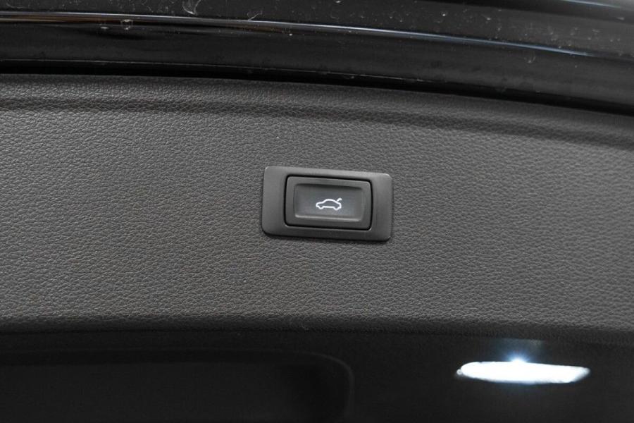 Black Audi Q5 2018 in Vilnius, with an engine capacity of 2.00 L and mileage of 191 thousand km for 21450 €, photo 21 on AUTOMOTO.COM.LV