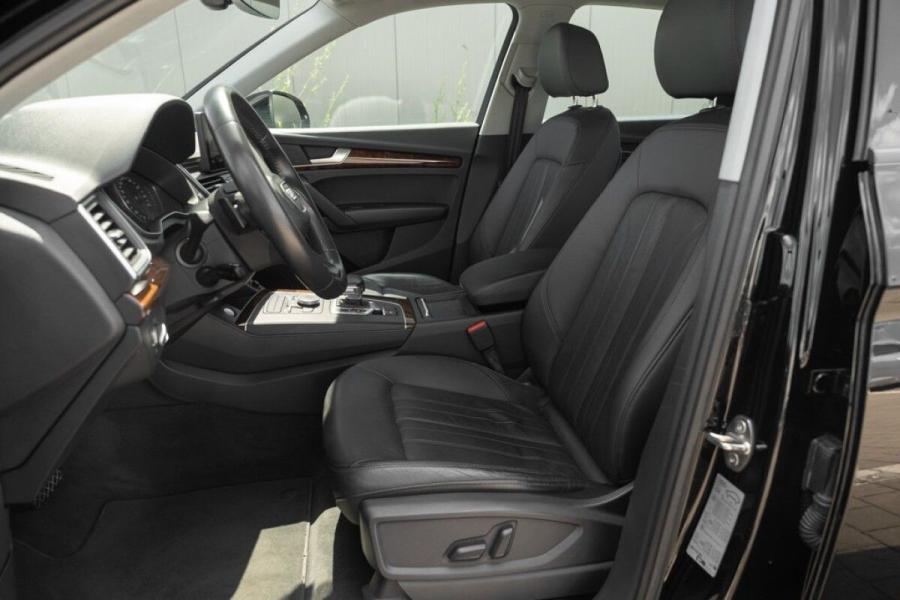 Black Audi Q5 2018 in Vilnius, with an engine capacity of 2.00 L and mileage of 206 thousand km for 20900 €, photo 11 on AUTOMOTO.COM.LV