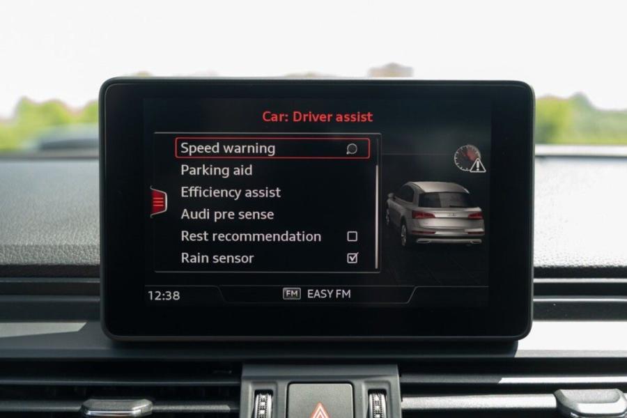 Black Audi Q5 2018 in Vilnius, with an engine capacity of 2.00 L and mileage of 206 thousand km for 20900 €, photo 16 on AUTOMOTO.COM.LV