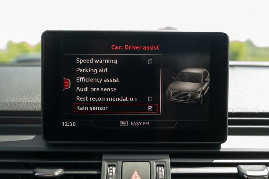 Black Audi Q5 2018 in Vilnius, with an engine capacity of 2.00 L and mileage of 206 thousand km for 20900 €, photo 17 on AUTOMOTO.COM.LV