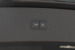 Black Audi Q5 2018 in Vilnius, with an engine capacity of 2.00 L and mileage of 206 thousand km for 20900 €, photo 24 on AUTOMOTO.COM.LV