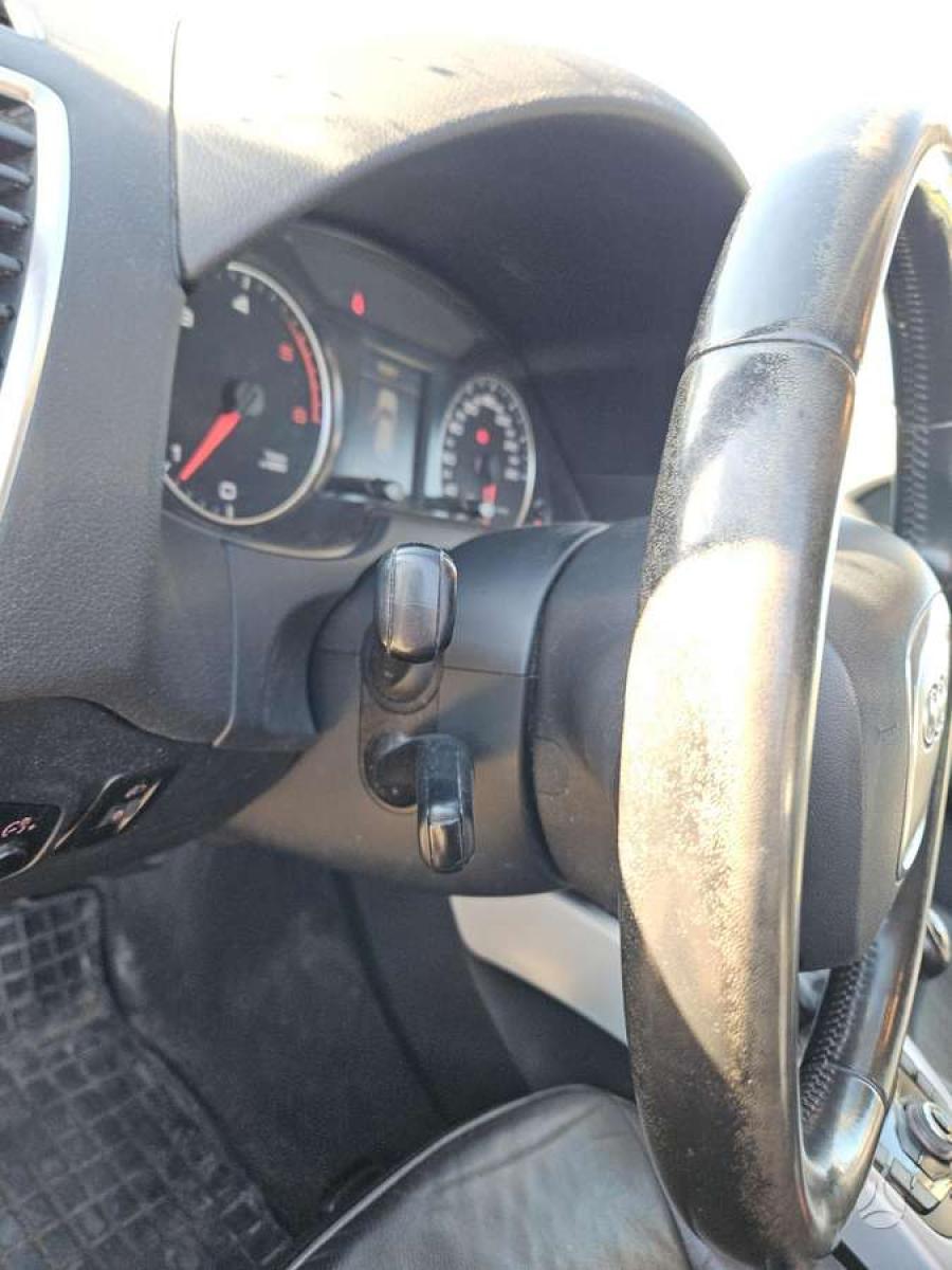 Black Audi Q5 2018 in Moletai, with an engine capacity of 2.00 L and mileage of 263 thousand km for 8500 €, photo 6 on AUTOMOTO.COM.LV