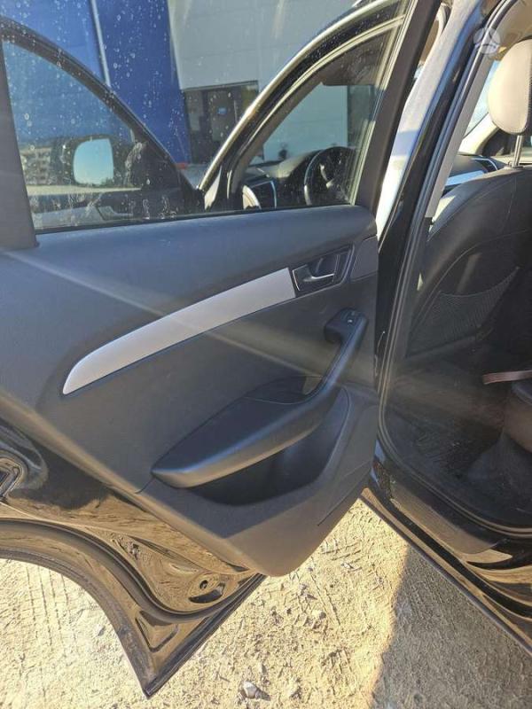 Black Audi Q5 2018 in Moletai, with an engine capacity of 2.00 L and mileage of 263 thousand km for 8500 €, photo 9 on AUTOMOTO.COM.LV