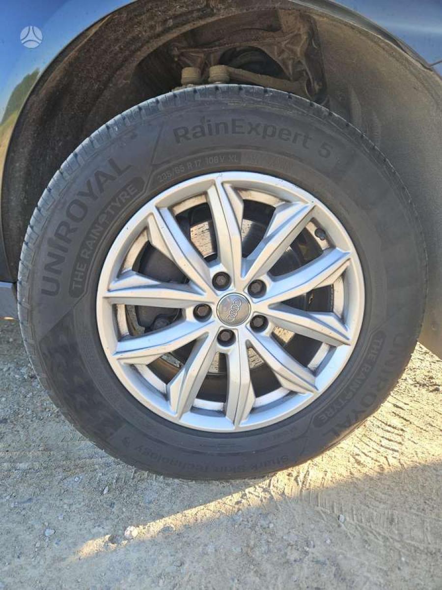 Black Audi Q5 2018 in Moletai, with an engine capacity of 2.00 L and mileage of 263 thousand km for 8500 €, photo 18 on AUTOMOTO.COM.LV