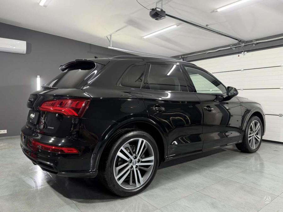 Melns Audi Q5 2018 Utena, ar dzinēja tilpumu 2.00 L un nobraukumu 240 tūkst. km par 25500 €, foto 3 vietnē AUTOMOTO.COM.LV