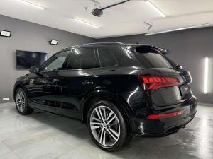Melns Audi Q5 2018 Utena, ar dzinēja tilpumu 2.00 L un nobraukumu 240 tūkst. km par 25500 €, foto 5 vietnē AUTOMOTO.COM.LV