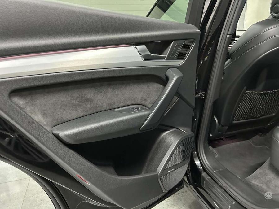 Melns Audi Q5 2018 Utena, ar dzinēja tilpumu 2.00 L un nobraukumu 240 tūkst. km par 25500 €, foto 27 vietnē AUTOMOTO.COM.LV