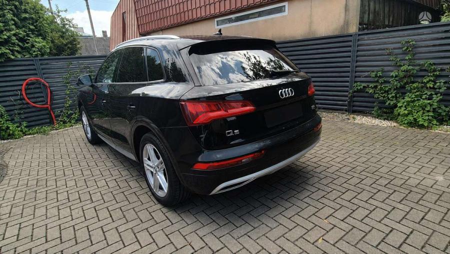 Melns Audi Q5 2018 Panevēža, ar dzinēja tilpumu 1.98 L un nobraukumu 69 tūkst. km par 15900 €, foto 6 vietnē AUTOMOTO.COM.LV