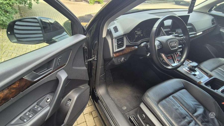 Melns Audi Q5 2018 Panevēža, ar dzinēja tilpumu 1.98 L un nobraukumu 69 tūkst. km par 15900 €, foto 13 vietnē AUTOMOTO.COM.LV