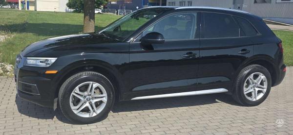 Black Audi Q5 2018 in Siauliai, with an engine capacity of 1.98 L and mileage of 119 thousand km for 19200 €, photo 3 on AUTOMOTO.COM.LV