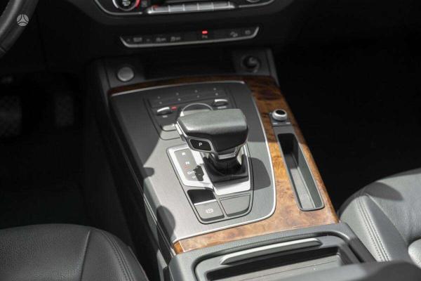 Melns Audi Q5 2018 Viļņa, ar dzinēja tilpumu 2.00 L un nobraukumu 206 tūkst. km par 20900 €, foto 10 vietnē AUTOMOTO.COM.LV