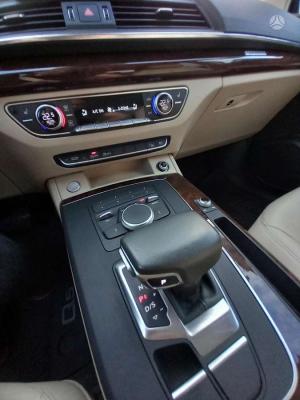 Black Audi Q5 2018 in Kaunas, with an engine capacity of 1.98 L and mileage of 150 thousand km for 20800 €, photo 19 on AUTOMOTO.COM.LV