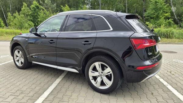 Black Audi Q5 2018 in Kaunas, with an engine capacity of 2.00 L and mileage of 239 thousand km for 17300 €, photo 6 on AUTOMOTO.COM.LV