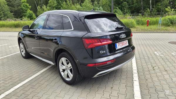 Black Audi Q5 2018 in Kaunas, with an engine capacity of 2.00 L and mileage of 239 thousand km for 17300 €, photo 7 on AUTOMOTO.COM.LV