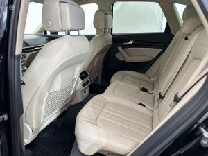 Black Audi Q5 2018 in Vilnius, with an engine capacity of 2.00 L and mileage of 55 thousand km for 22800 €, photo 11 on AUTOMOTO.COM.LV