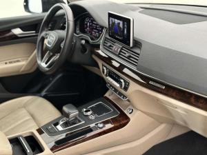 Black Audi Q5 2018 in Vilnius, with an engine capacity of 2.00 L and mileage of 55 thousand km for 22800 €, photo 13 on AUTOMOTO.COM.LV