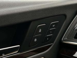 Black Audi Q5 2018 in Vilnius, with an engine capacity of 2.00 L and mileage of 55 thousand km for 22800 €, photo 20 on AUTOMOTO.COM.LV