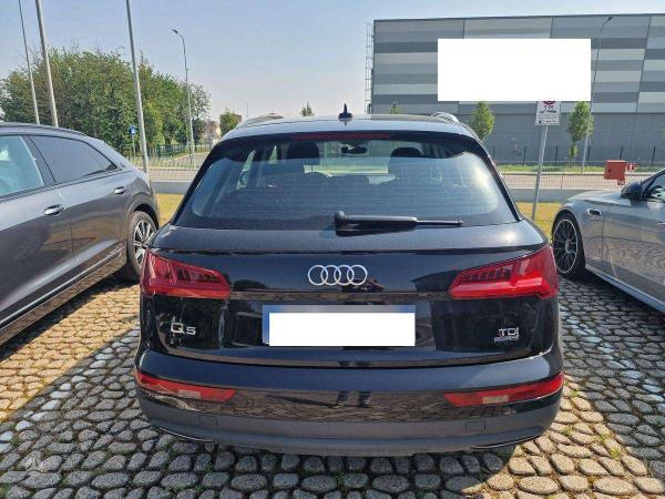 Black Audi Q5 2018 in Vilnius, with an engine capacity of 2.00 L and mileage of 131 thousand km for 21990 €, photo 4 on AUTOMOTO.COM.LV