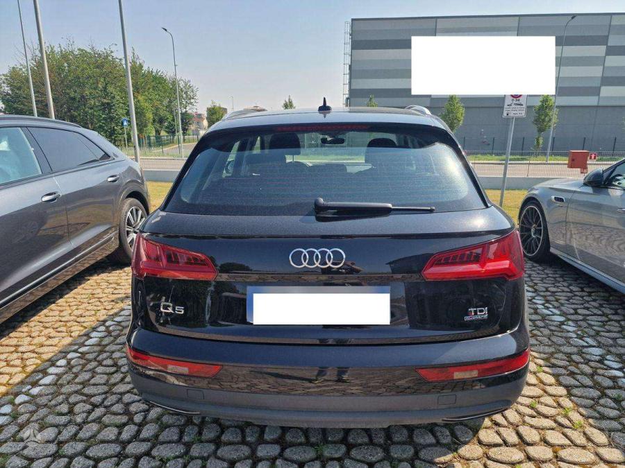 Black Audi Q5 2018 in Vilnius, with an engine capacity of 2.00 L and mileage of 131 thousand km for 21990 €, photo 5 on AUTOMOTO.COM.LV