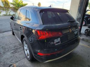 Black Audi Q5 2019 in Vilnius, with an engine capacity of 1.98 L and mileage of 105 thousand km for 12800 €, photo 4 on AUTOMOTO.COM.LV