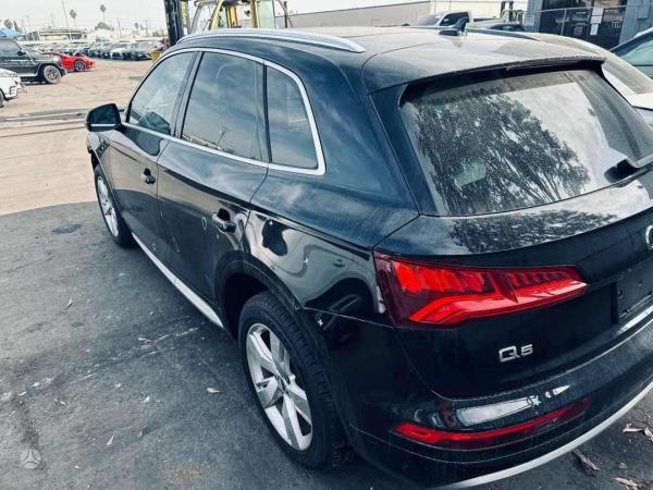 Black Audi Q5 2019 in Vilnius, with an engine capacity of 1.98 L and mileage of 105 thousand km for 12800 €, photo 5 on AUTOMOTO.COM.LV