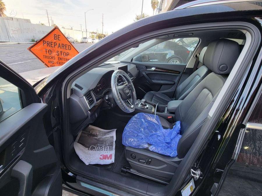Black Audi Q5 2019 in Vilnius, with an engine capacity of 1.98 L and mileage of 105 thousand km for 12800 €, photo 13 on AUTOMOTO.COM.LV