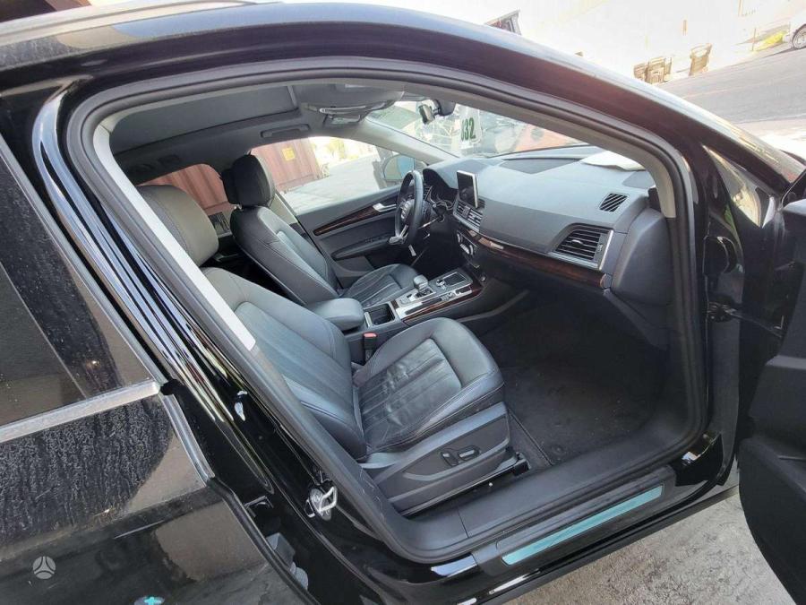 Black Audi Q5 2019 in Vilnius, with an engine capacity of 1.98 L and mileage of 105 thousand km for 12800 €, photo 24 on AUTOMOTO.COM.LV
