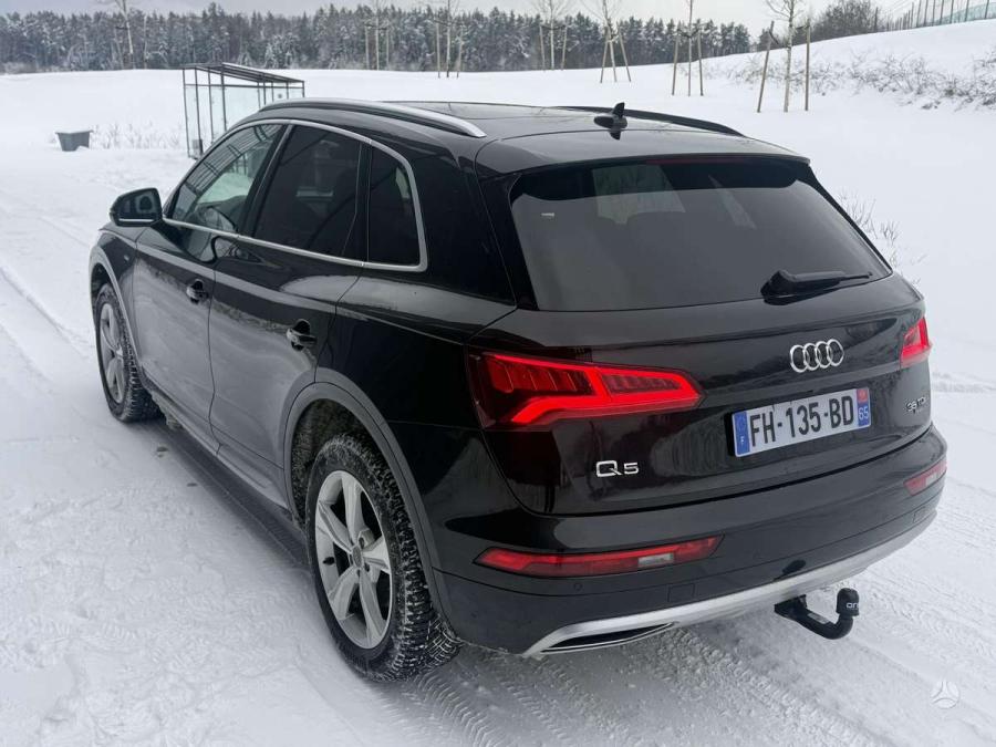 Melns Audi Q5 2019 Viļņa, ar dzinēja tilpumu 2.00 L un nobraukumu 290 tūkst. km par 17900 €, foto 2 vietnē AUTOMOTO.COM.LV