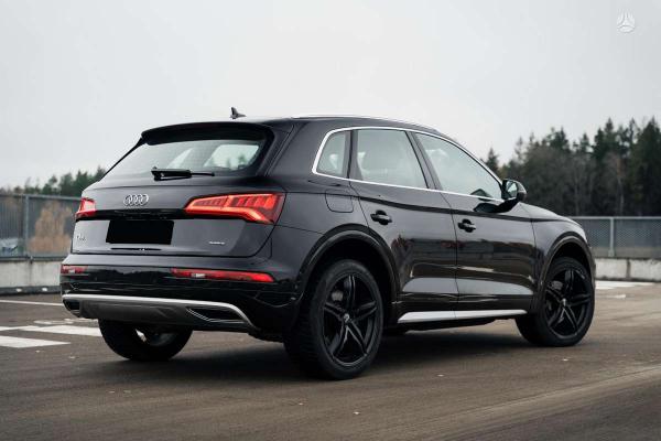 Black Audi Q5 2019 in Vilnius, with an engine capacity of 1.97 L and mileage of 196 thousand km for 22500 €, photo 8 on AUTOMOTO.COM.LV
