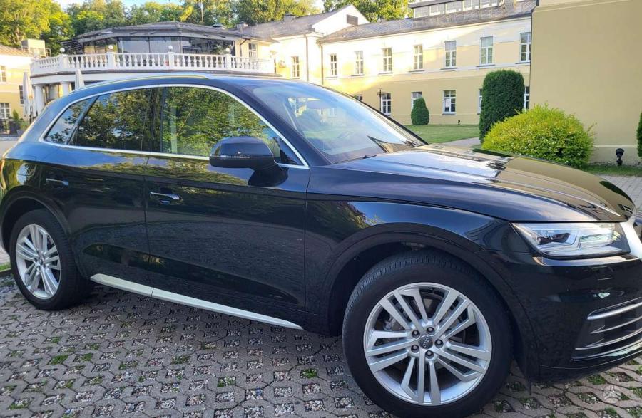 Black Audi Q5 2019 in Druskininkai, with an engine capacity of 1.97 L and mileage of 74 thousand km for 21999 €, photo 5 on AUTOMOTO.COM.LV