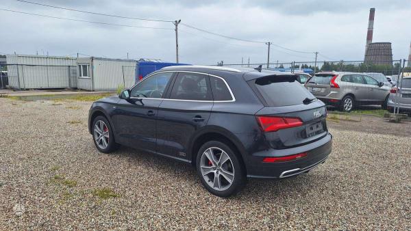 Black Audi Q5 2019 in Kaunas, with an engine capacity of 1.97 L and mileage of 196 thousand km for 24450 €, photo 7 on AUTOMOTO.COM.LV