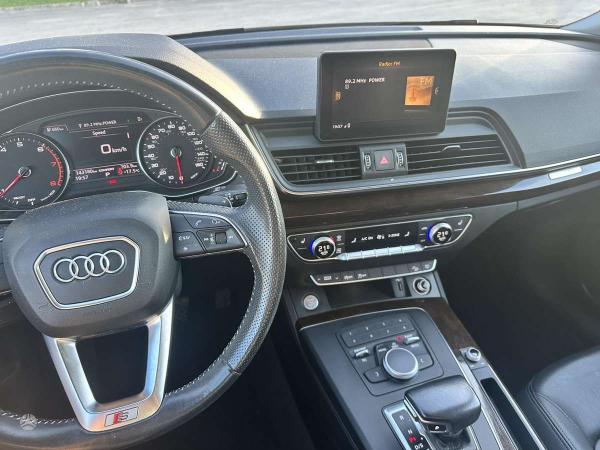 Ауди Ку 5 2019 в Мажейкяй на AUTOMOTO.COM.LV Черный Ауди Ку 5 2019 в Мажейкяй, объемом двигателя 1.98 л и пробегом 140 тыс. км за 22000 €, фото 8 на AUTOMOTO.COM.LV