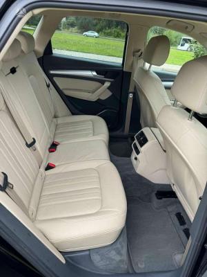 Black Audi Q5 2019 in Vilnius, with an engine capacity of 1.97 L and mileage of 124 thousand km for 23350 €, photo 8 on AUTOMOTO.COM.LV