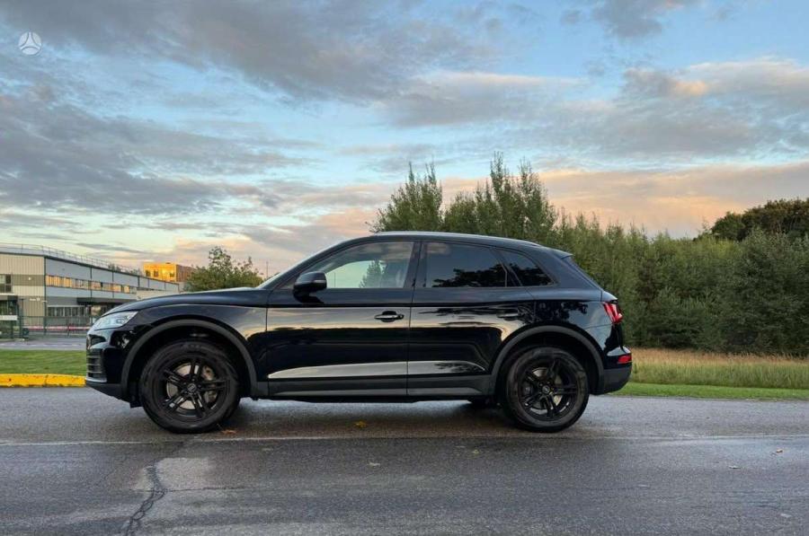 Black Audi Q5 2019 in Vilnius, with an engine capacity of 1.97 L and mileage of 124 thousand km for 23350 €, photo 10 on AUTOMOTO.COM.LV