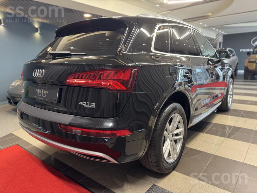 Black Audi Q5 2020 in Riga, with an engine capacity of 0.00 L and mileage of 70 thousand km for 27100 €, photo 5 on AUTOMOTO.COM.LV
