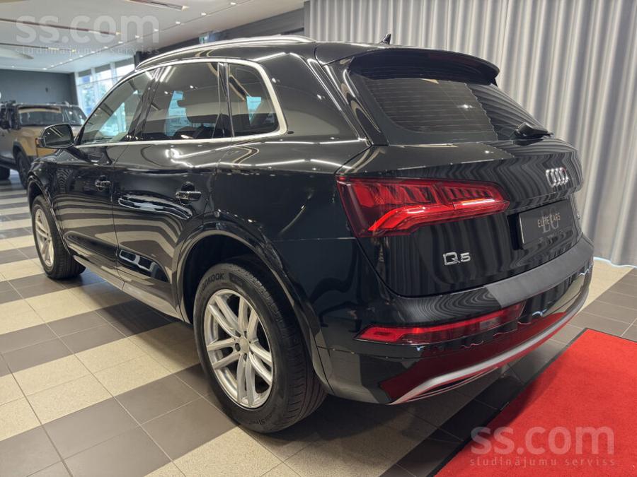 Black Audi Q5 2020 in Riga, with an engine capacity of 0.00 L and mileage of 70 thousand km for 27100 €, photo 7 on AUTOMOTO.COM.LV