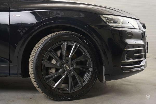 Melns Audi Q5 2020 Kauņa, ar dzinēja tilpumu 0.00 L un nobraukumu 56 tūkst. km par 28450 €, foto 4 vietnē AUTOMOTO.COM.LV