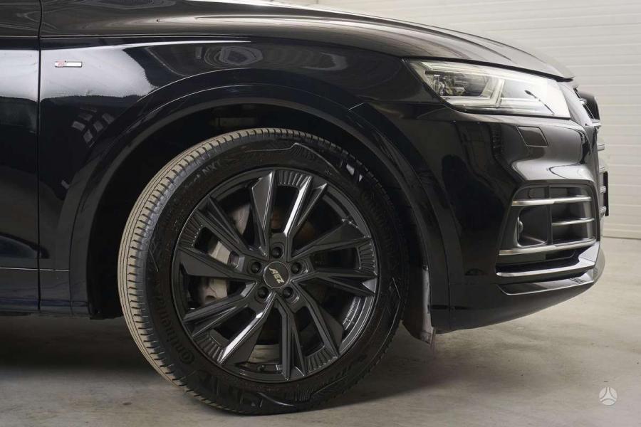 Black Audi Q5 2020 in Kaunas, with an engine capacity of 0.00 L and mileage of 56 thousand km for 28450 €, photo 4 on AUTOMOTO.COM.LV